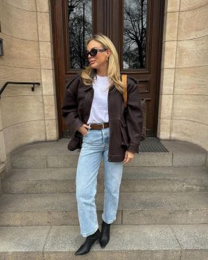 25 Cozy Stylish Fall Jeans Outfits For Every Occasion - Emerlyn Closet