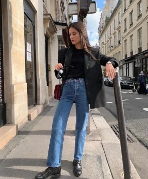 25 Cozy Stylish Fall Jeans Outfits For Every Occasion - Emerlyn Closet