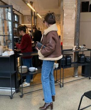 25 Cozy Stylish Fall Jeans Outfits For Every Occasion - Emerlyn Closet