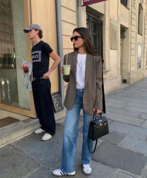 25 Cozy Stylish Fall Jeans Outfits For Every Occasion - Emerlyn Closet