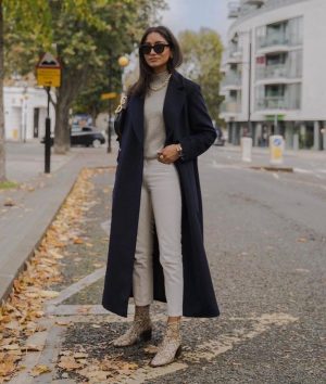 25 Cozy Stylish Fall Jeans Outfits For Every Occasion - Emerlyn Closet