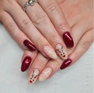 25 Adorable Reindeer Nails For The Holidays - Emerlyn Closet